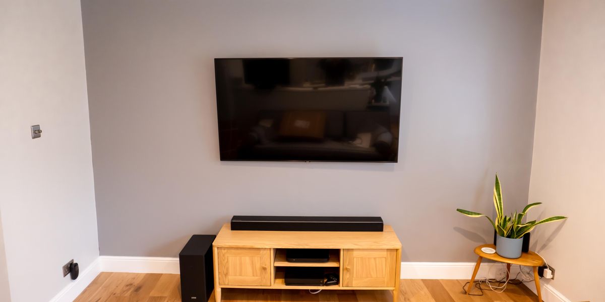 A complete guide to mounting your television on a wall - Gearbrain