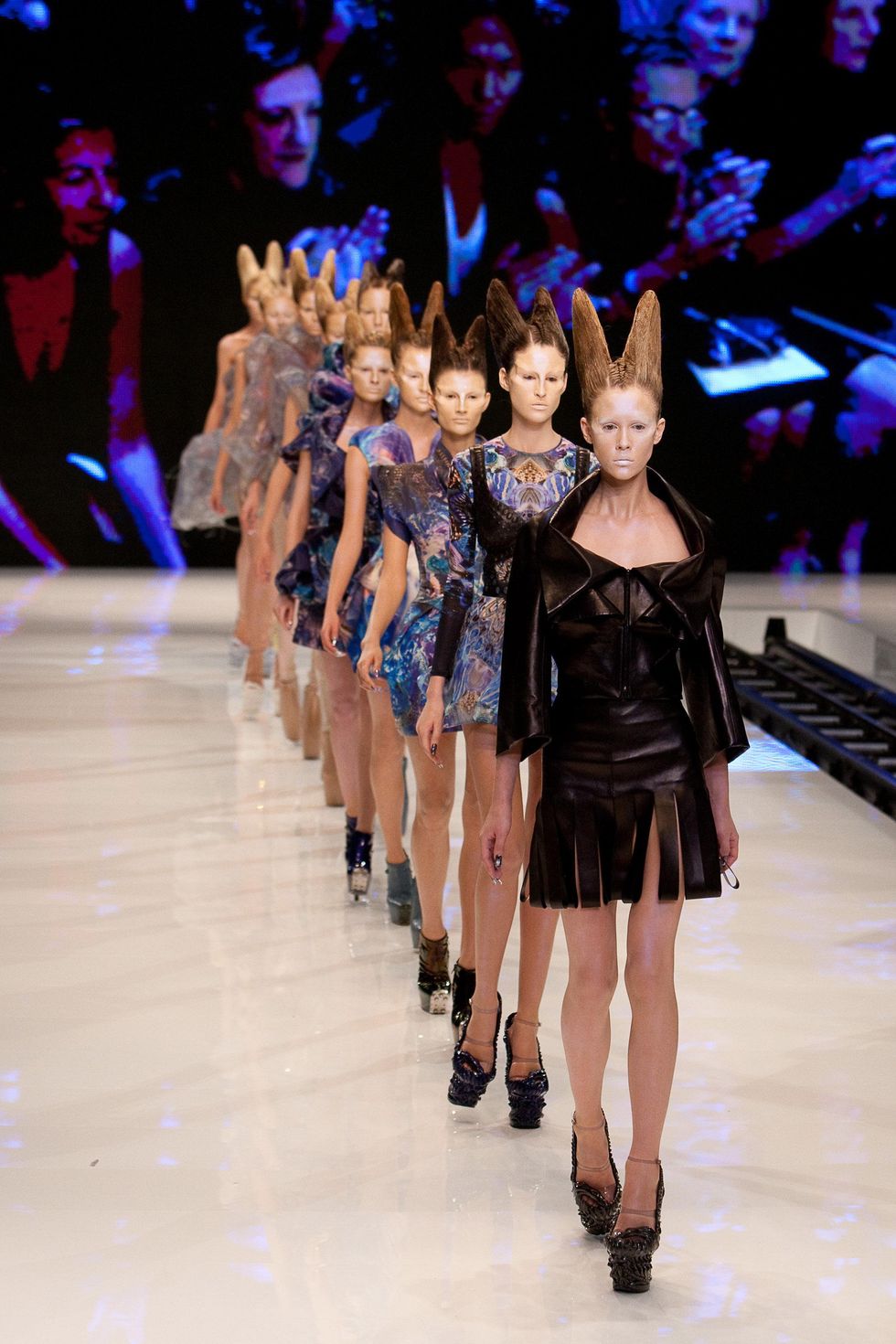 The Greatest Alien-Inspired Moments in Fashion History - PAPER Magazine