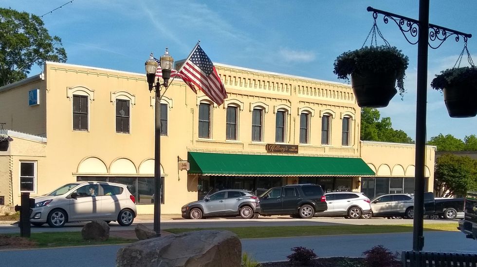 What you’ll find on a visit to ‘The Walking Dead’ town of Senoia ...