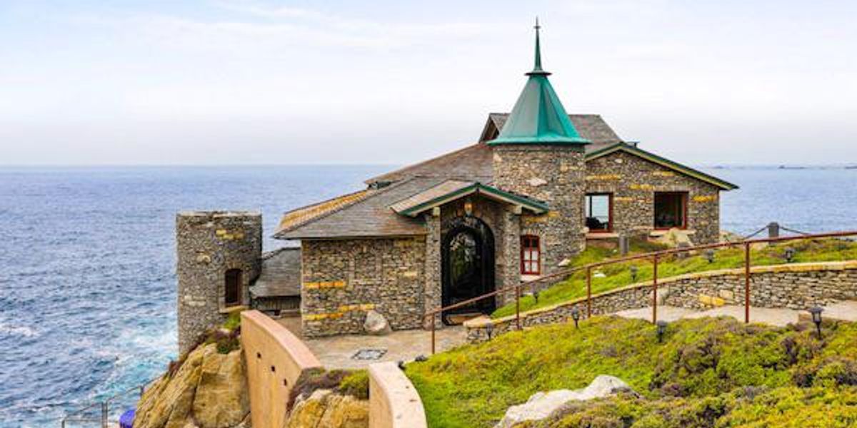 Video Home Tour: Kim Novak's coastal Carmel retreat asks $12.5 million ...