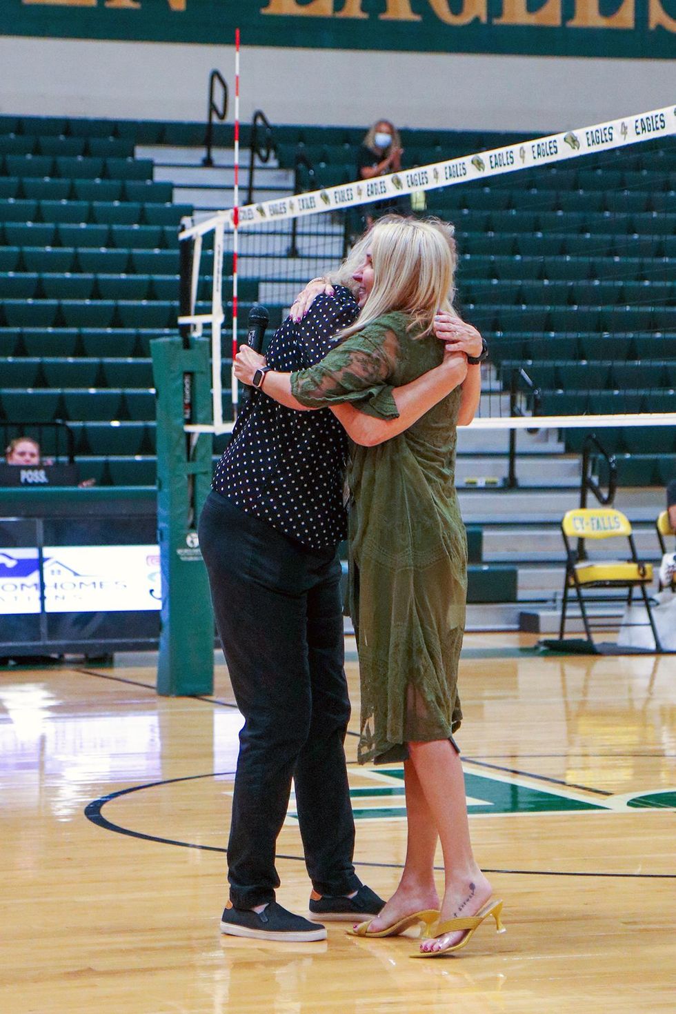 Cy Falls HS volleyball coach honored for reaching 700 career wins - VYPE