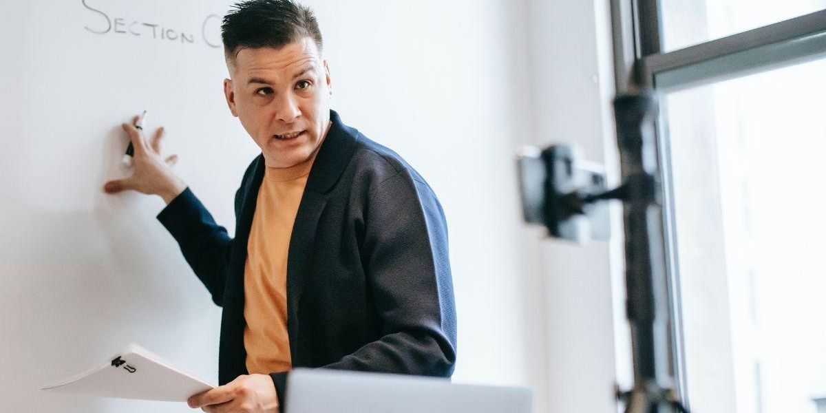 Professor's hilariously exasperated message to students goes viral ...