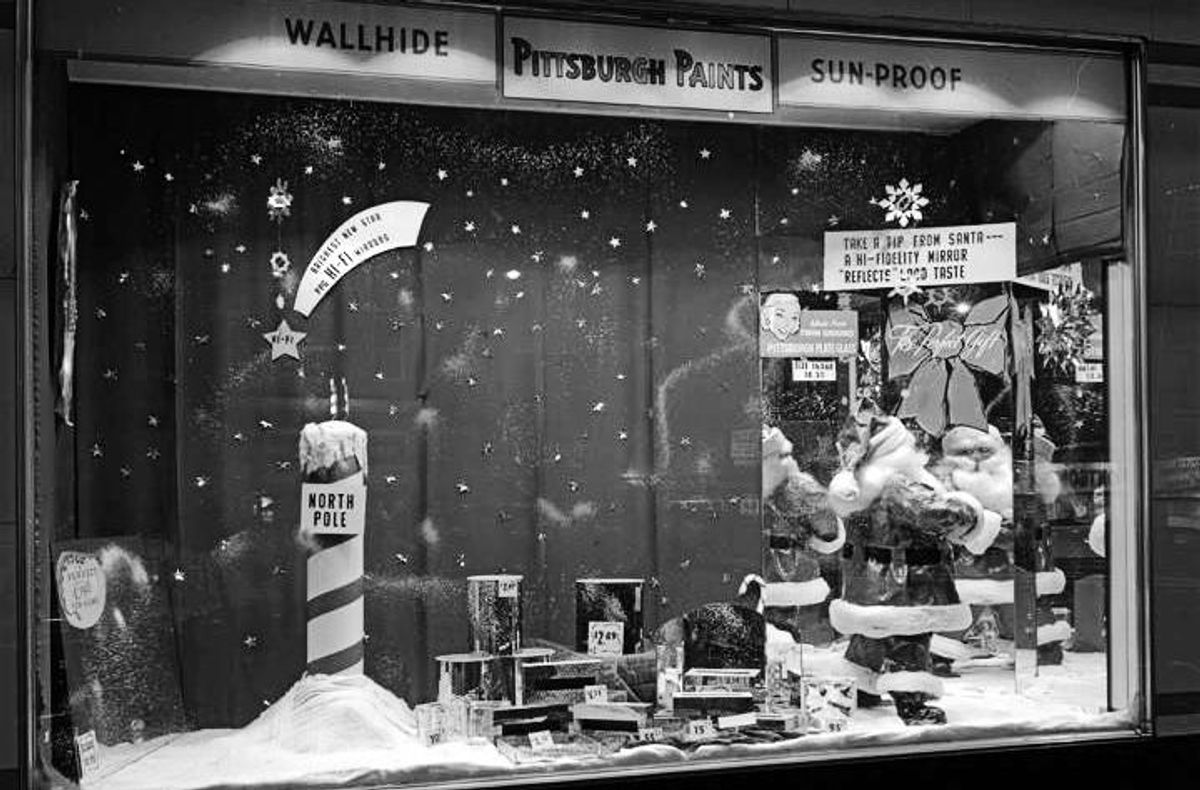 Looking at department store window displays - It's a Southern Thing