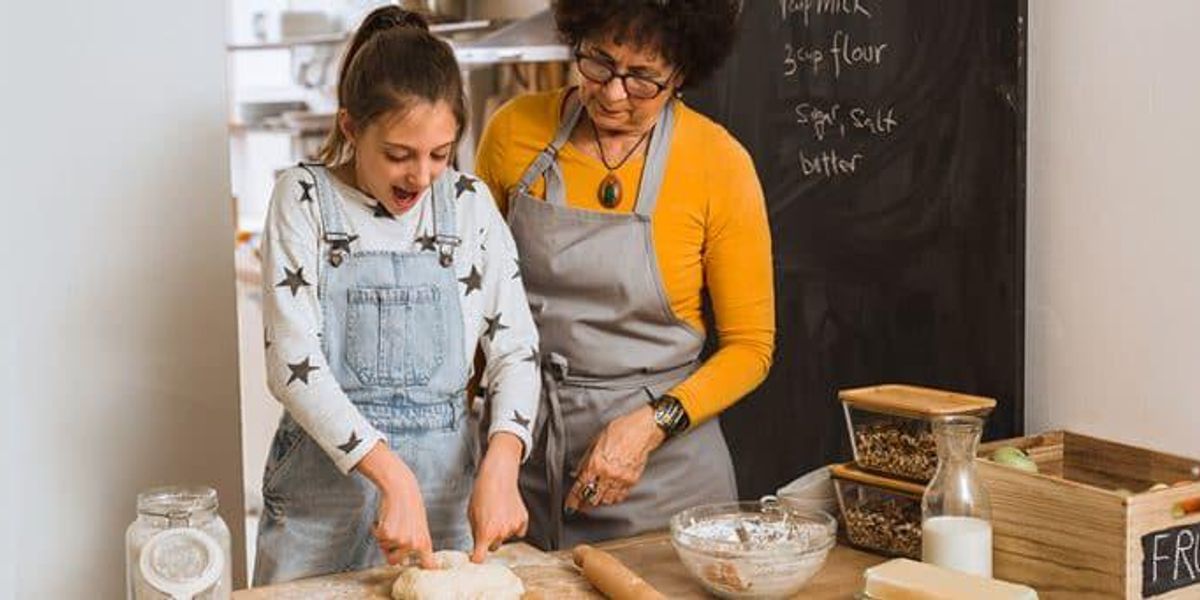 Kinkeeping: the Work Behind Maintaining Family Ties - Luz Media