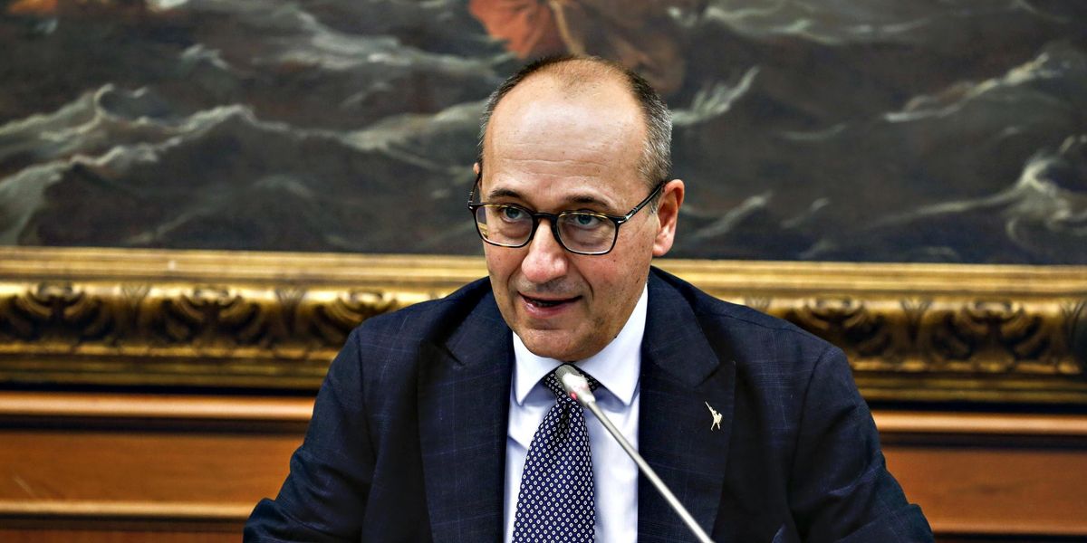 Solo Fdi e Lega si muovono contro l’omertà di Aifa sugli effetti avversi