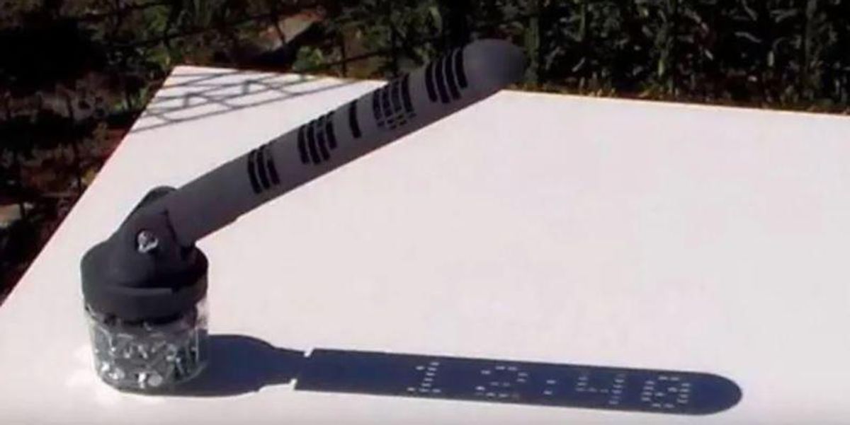 Clock combines '80s display with sundial technology - Upworthy