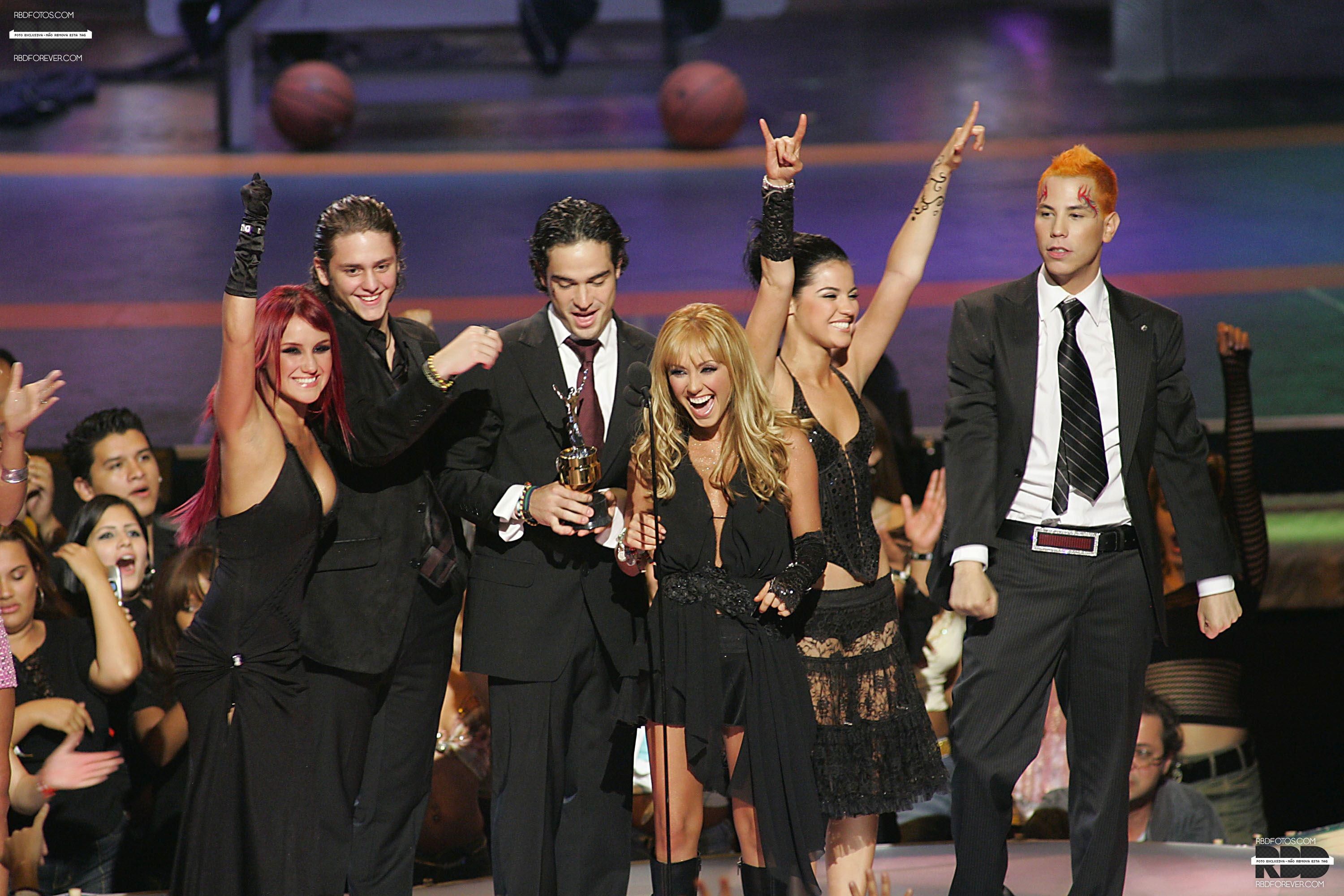 The 5 Best Latino Bands of the 2000s - Luz Media