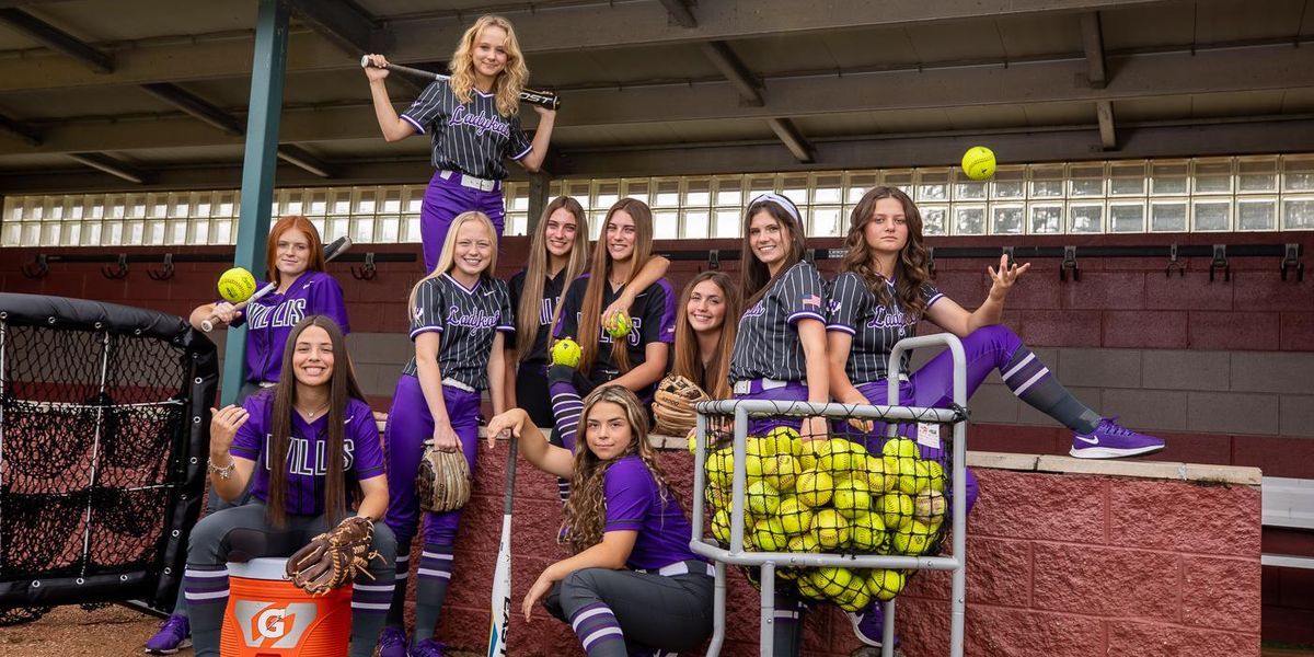 HIGHLIGHTS: Willis Softball Wins First Playoff Game 11-1 - VYPE