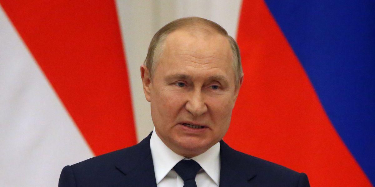 Putin Holds 5-Person Meeting At Another Comically-Large Table: PHOTO ...