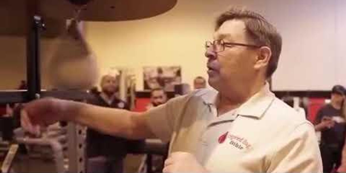 Man mesmerizes audience as he transforms punching bag exercise into ...