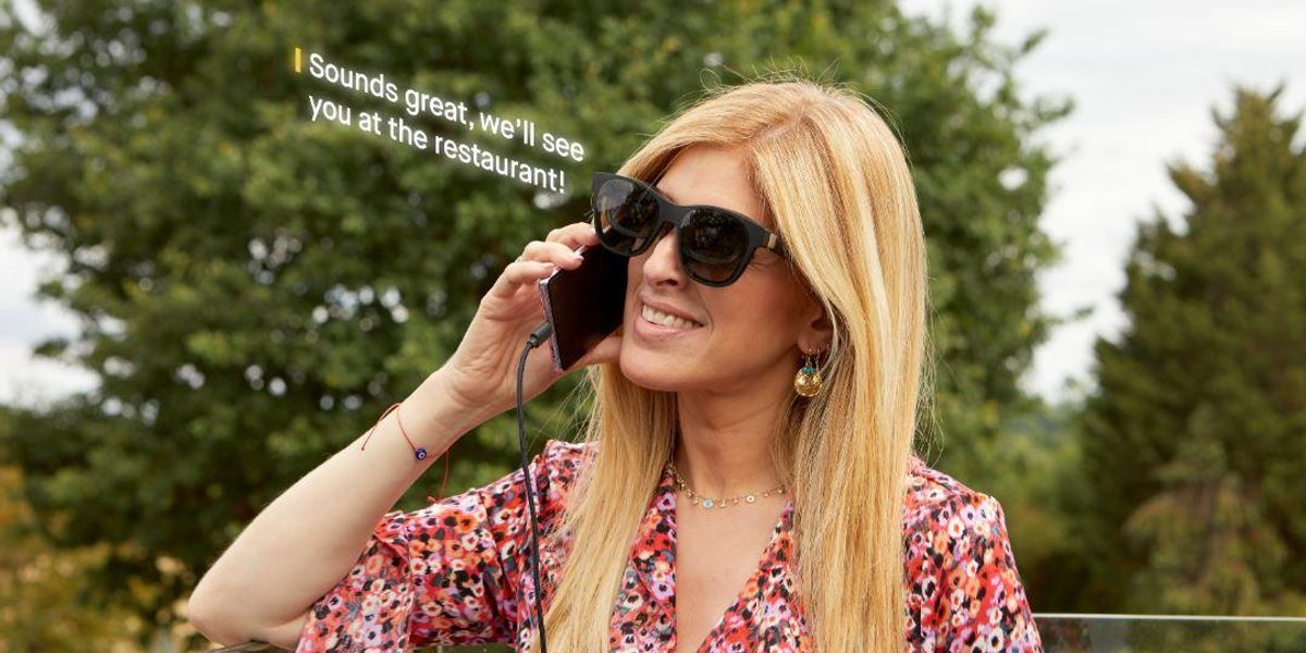 Closed-captioning glasses for deaf people - Upworthy