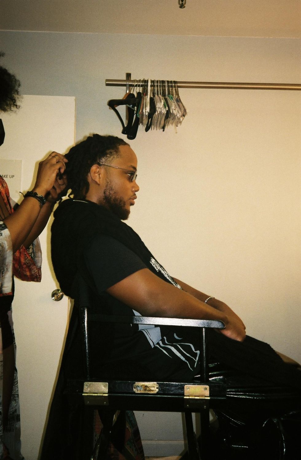 Getting Ready With Leon Thomas On The Set of "Love Jones" - PAPER Magazine