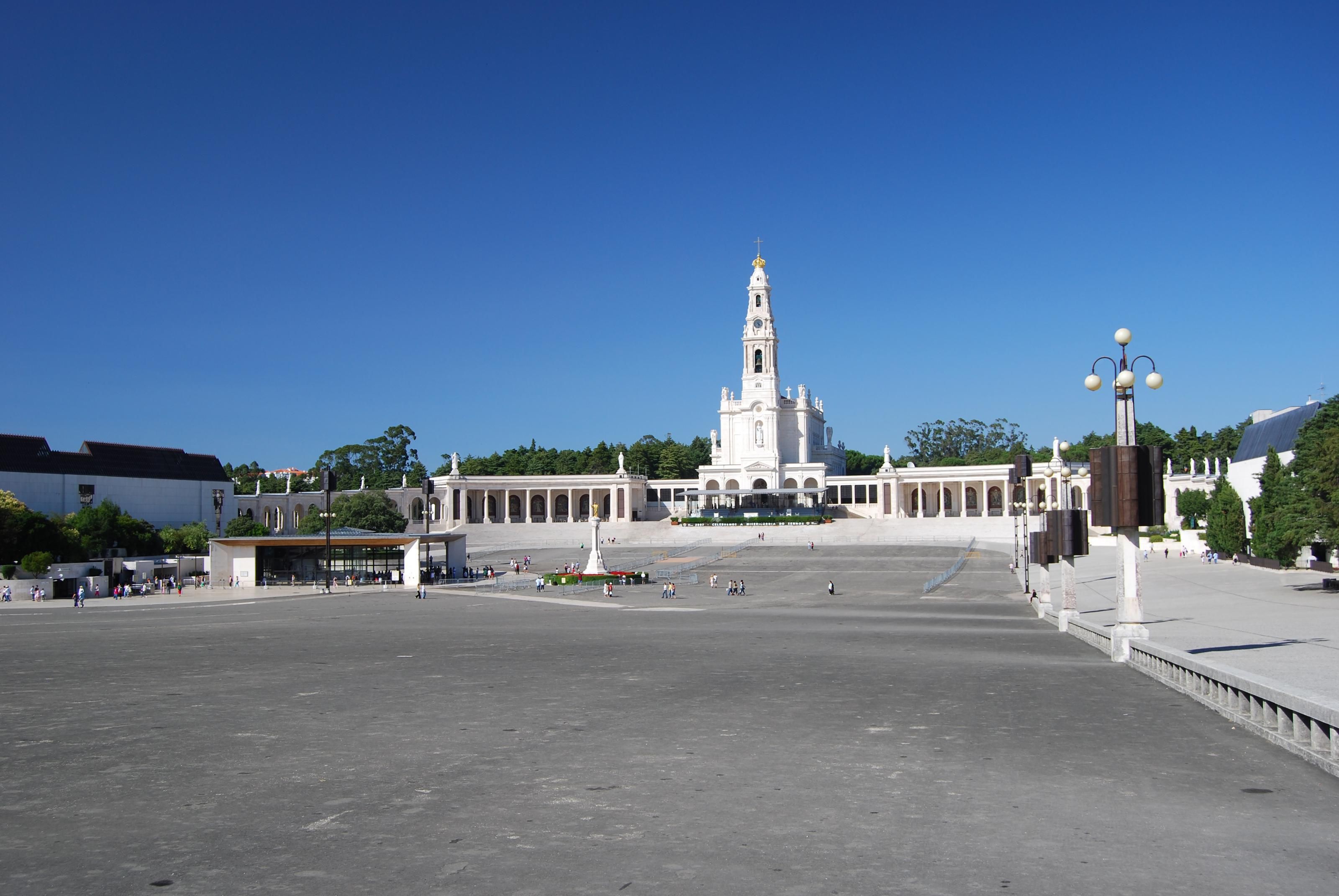 Effemeridi: dalla «Banda dei Quattro» al «Miracolo del sole» a Fatima ...