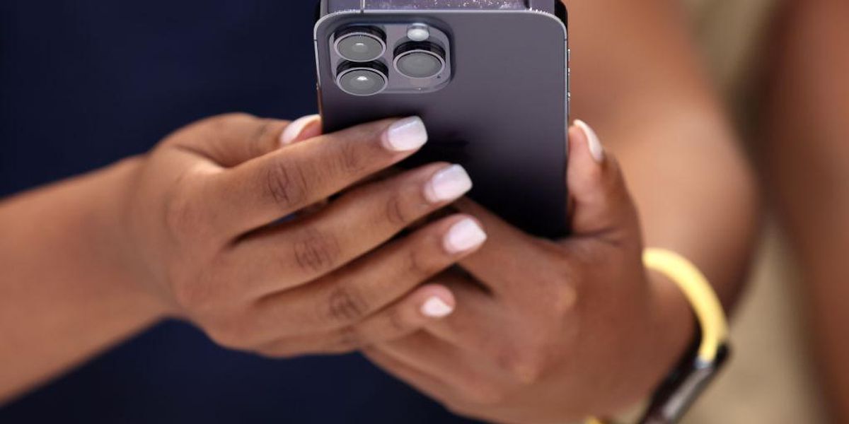 7 rules for handling someone else’s phone - It's a Southern Thing