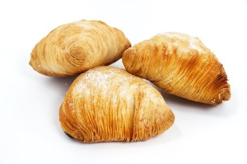Sfogliatella. Il simbolo di Napoli: riccia o frolla è sempre una ...
