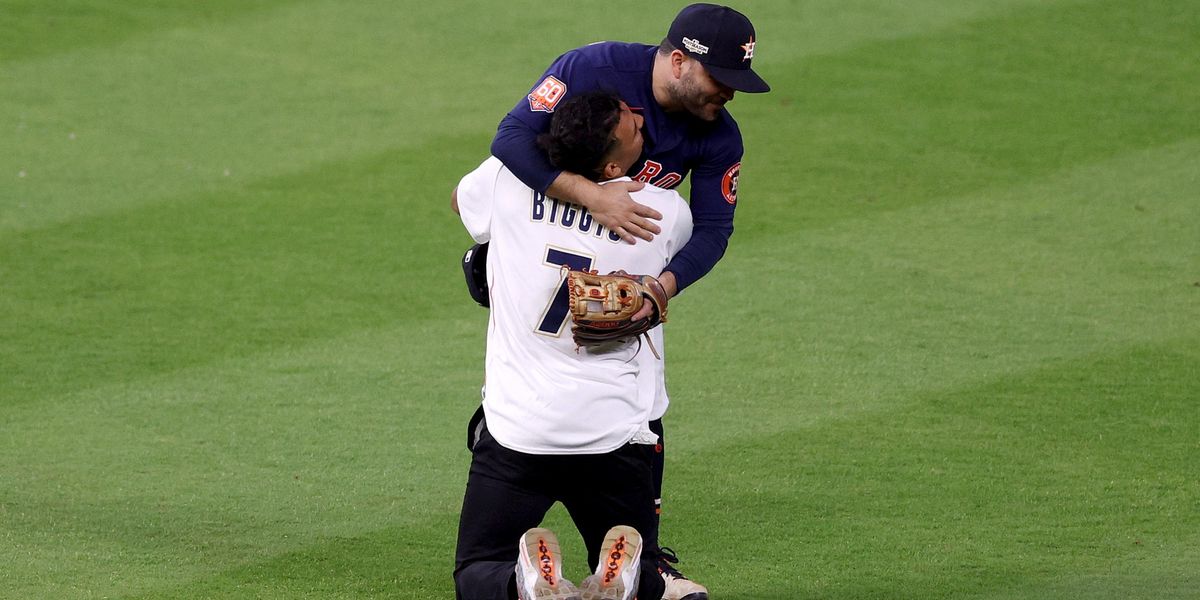 Astros' José Altuve hugs it out in viral fan moment - SportsMap