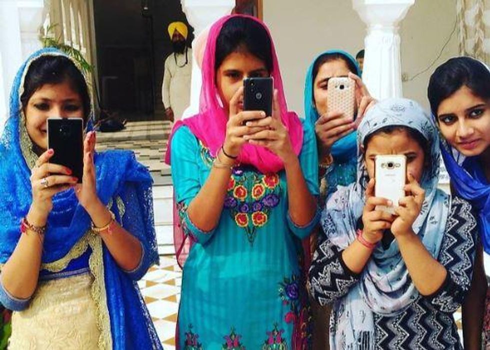 Village in India implements a daily digital detox - Upworthy