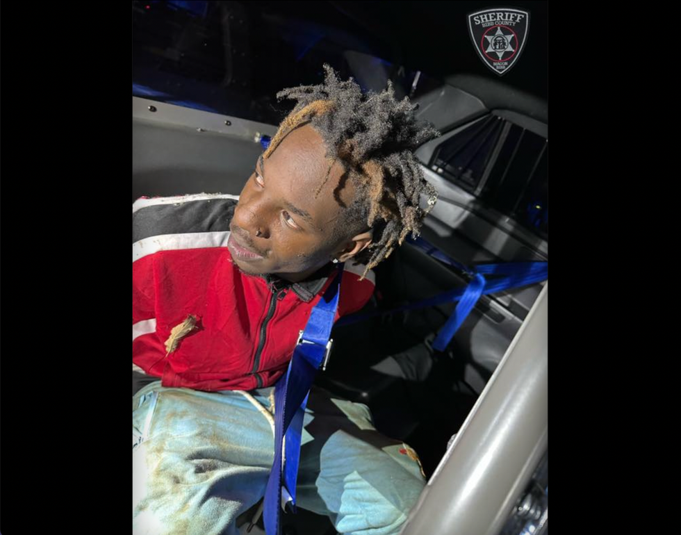 Homeowner holds armed teen gang member at gunpoint until cops arrive ...