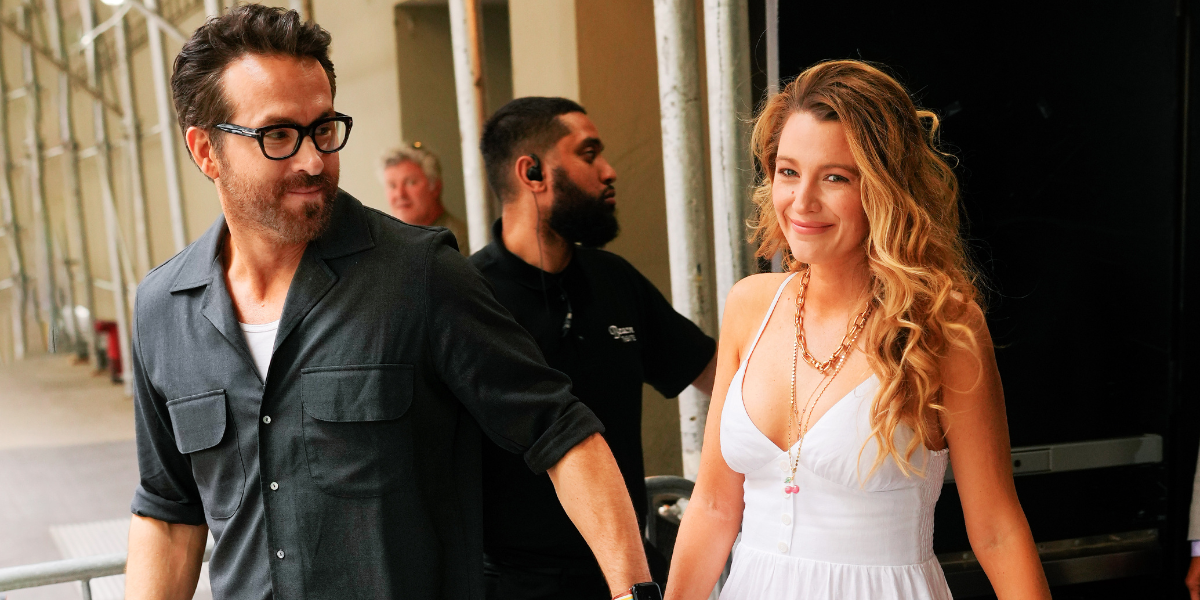 Fans Discover Mrs Claus Name Is Jessica Thanks To Ryan Reynolds Photo Comic Sands