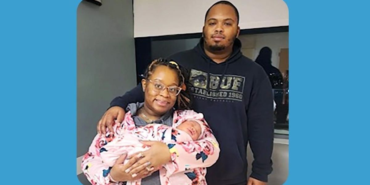 Two doulas help dad deliver baby over Facebook Messenger - Upworthy