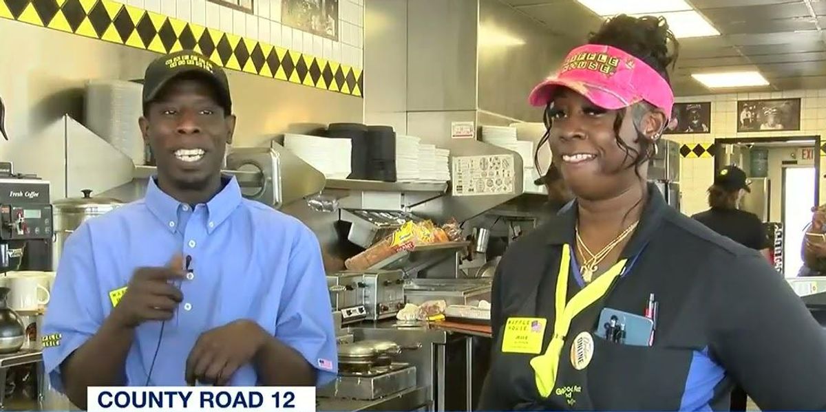 Deaf cook brings joy to Alabama Waffle House - Upworthy