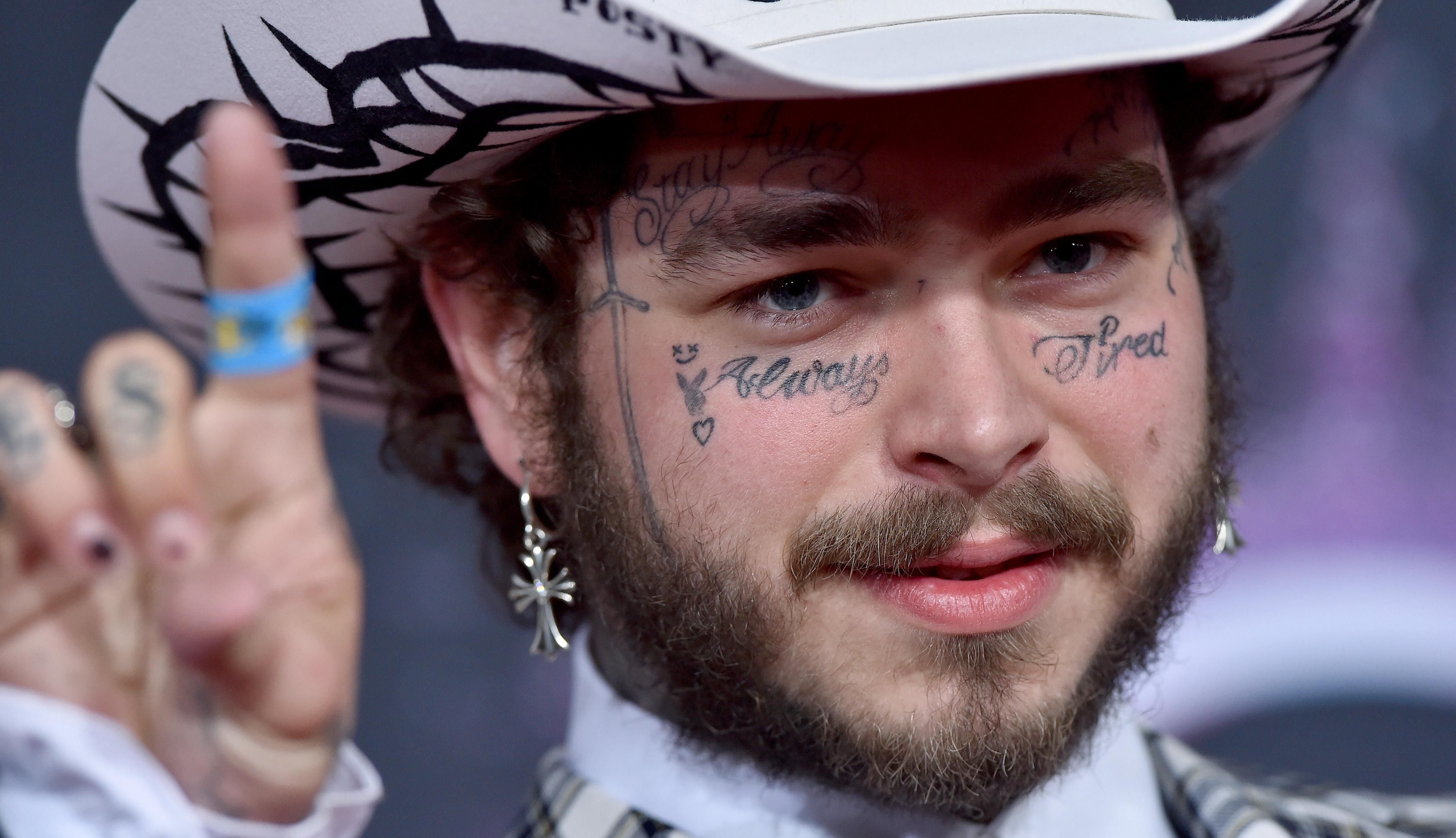 Post Malone's Weight Loss Sparks Illness, Drug Abuse Speculation ...