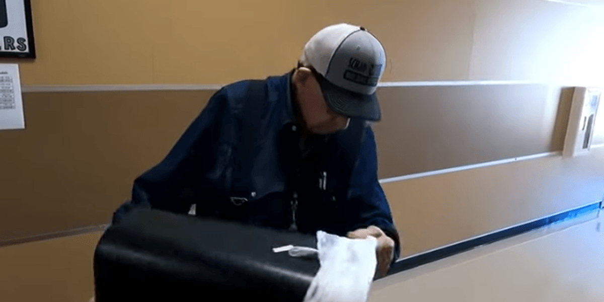 Students help 80-year-old janitor retire - Upworthy