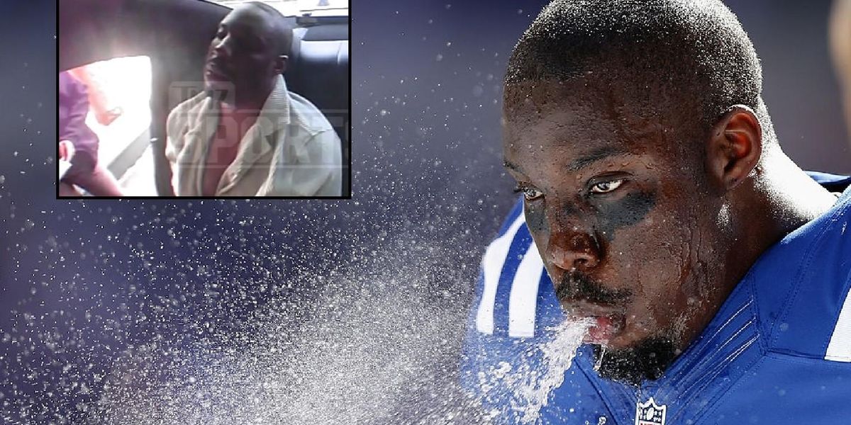 Former NFL star found asleep on highway shoulder near 2 wrecked ...