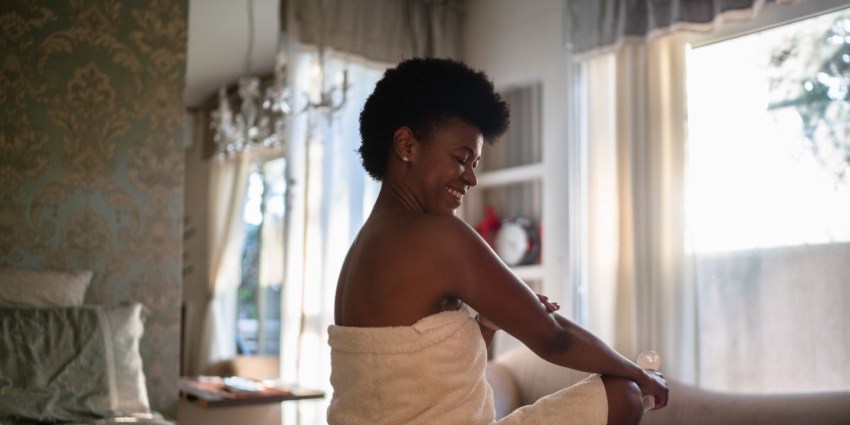 Why You Should Be Oiling Your Belly Button Xonecole