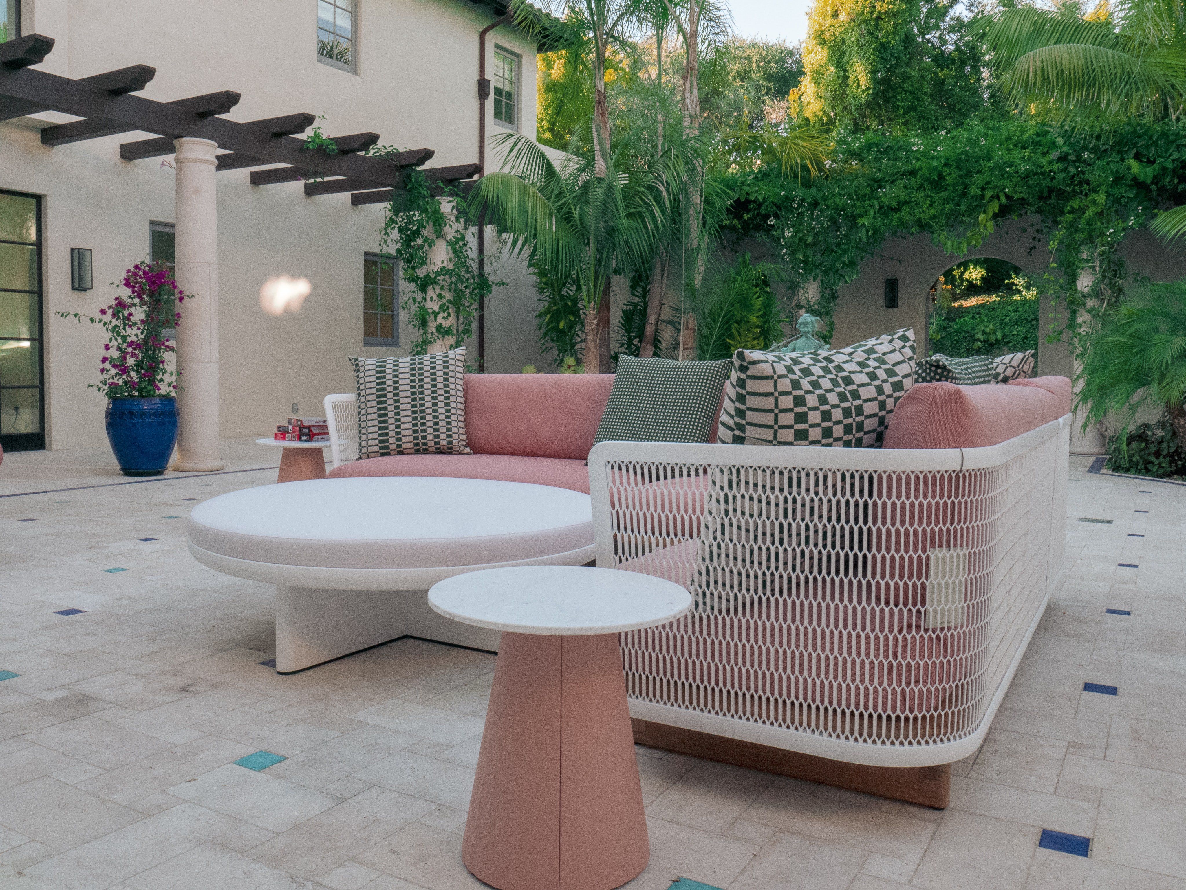 Cool Outdoor Furniture: Space of Your Dreams, On a Budget