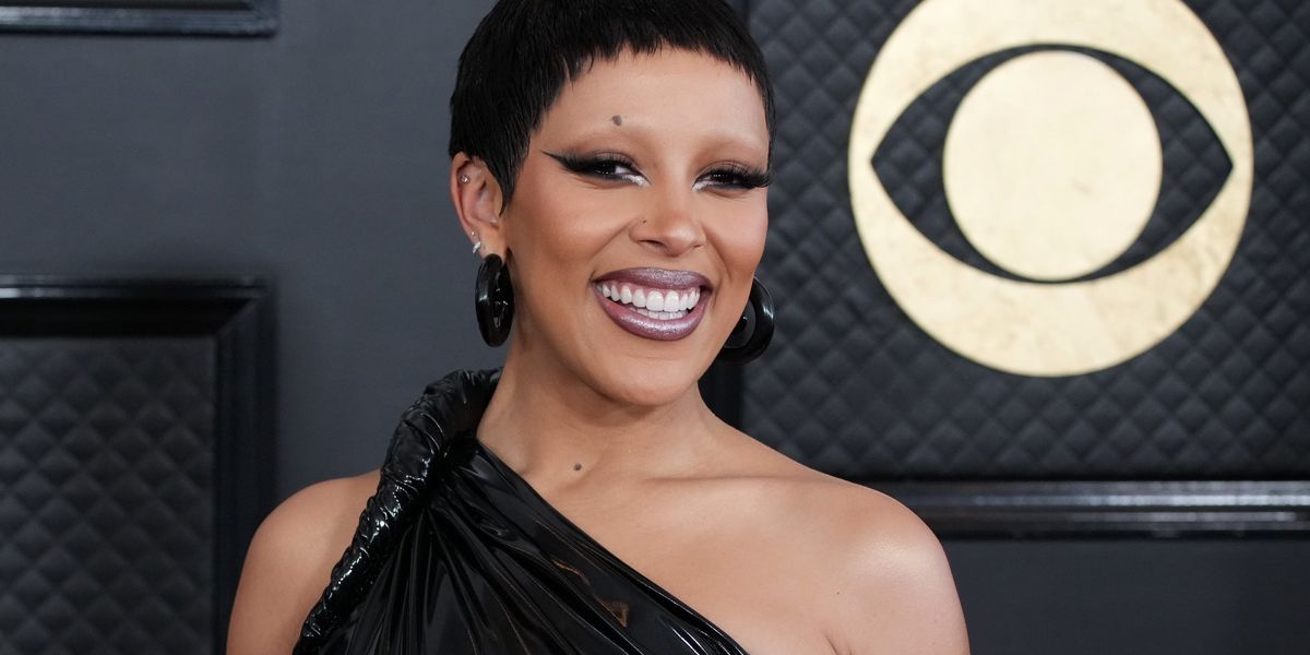 Doja Cat Surgery 'Healing' Breast Reduction Liposuction - xoNecole ...