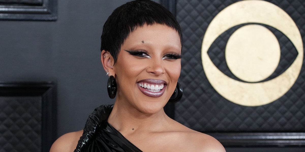 Doja Cat Reveals She Got Liposuction, Breast Reduction Surgery - PAPER ...