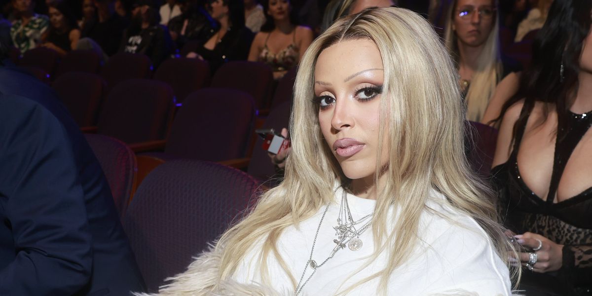 Doja Cat Announces Twitter Blue is For Losers - PAPER Magazine