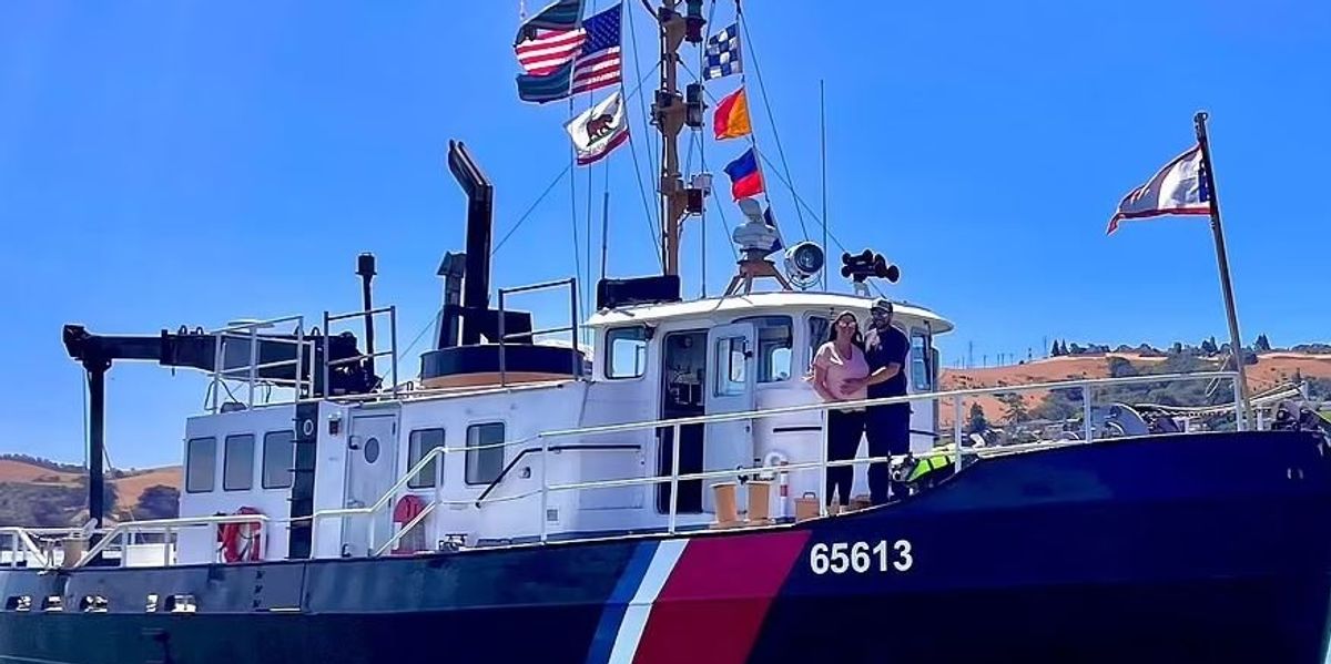Family lives on old military tugboat - Upworthy