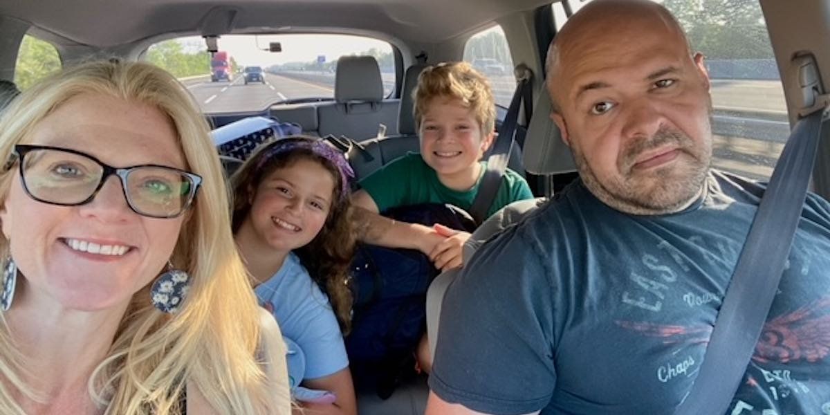 Dad drives 1,000 miles to Disney World last minute - Upworthy