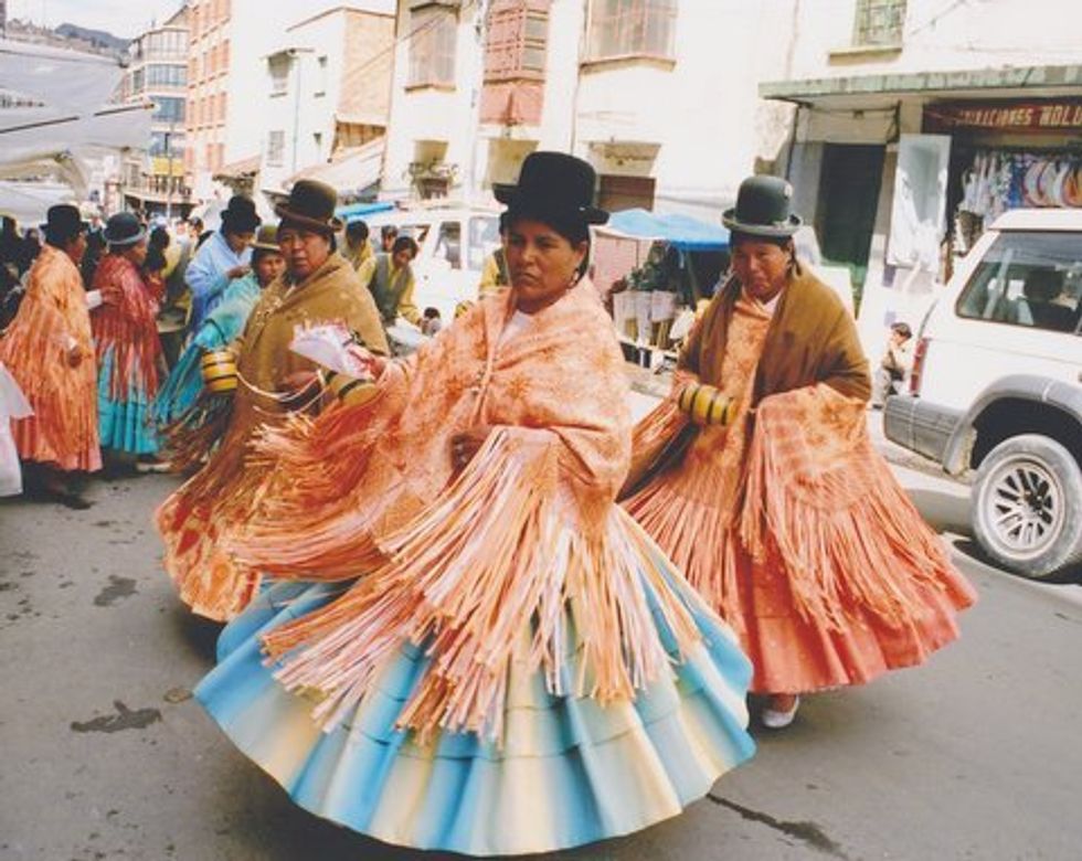 Imilla Skate: Bolivia’s ‘Cholita’ Skater Girls - Luz Media