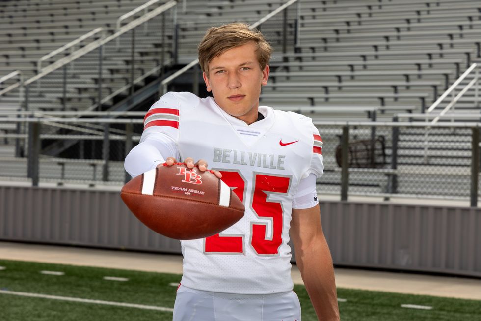 DISTRICT 10-4A-DII Title or Bust for Bellville - VYPE