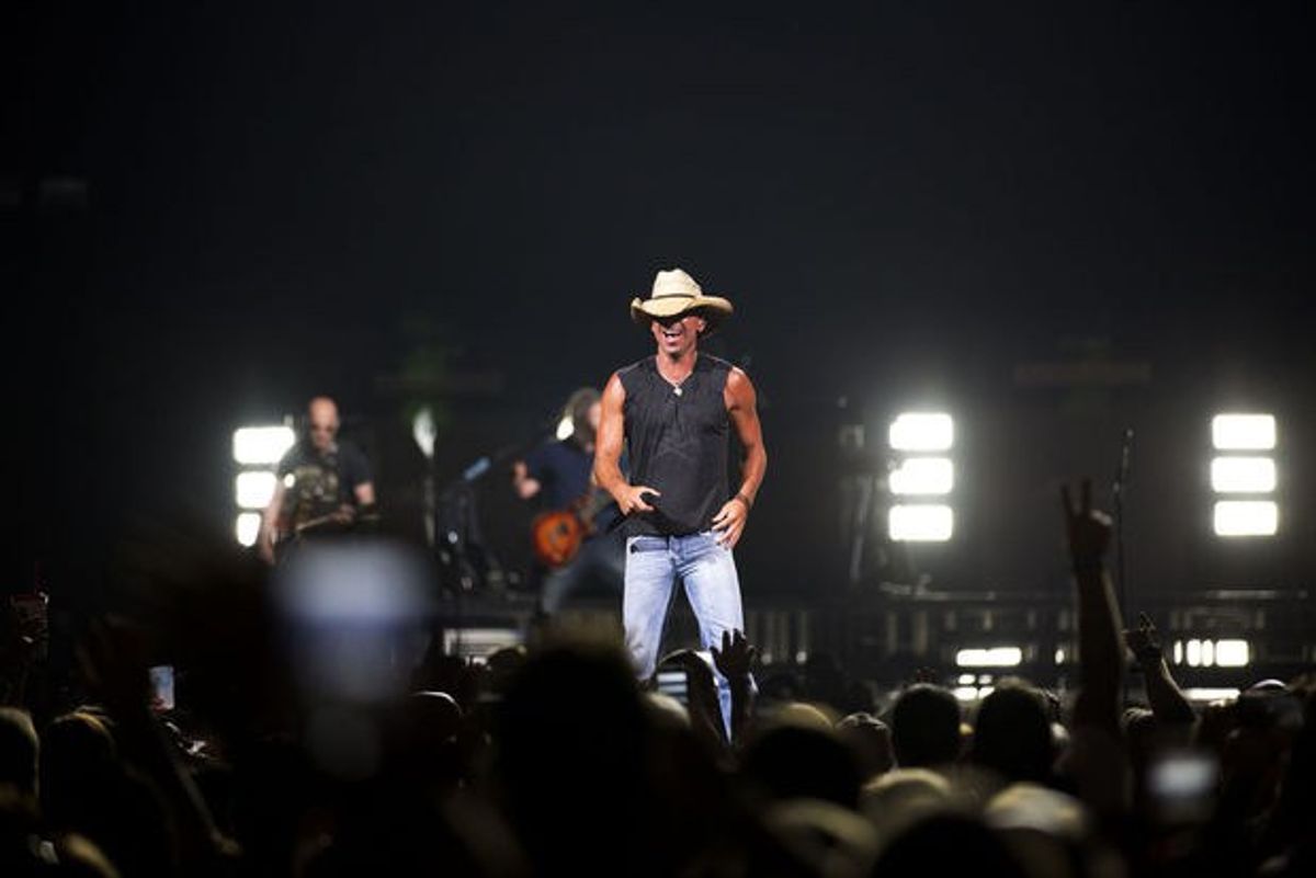 Kenny Chesney and Barefoot Nation invades Lincoln