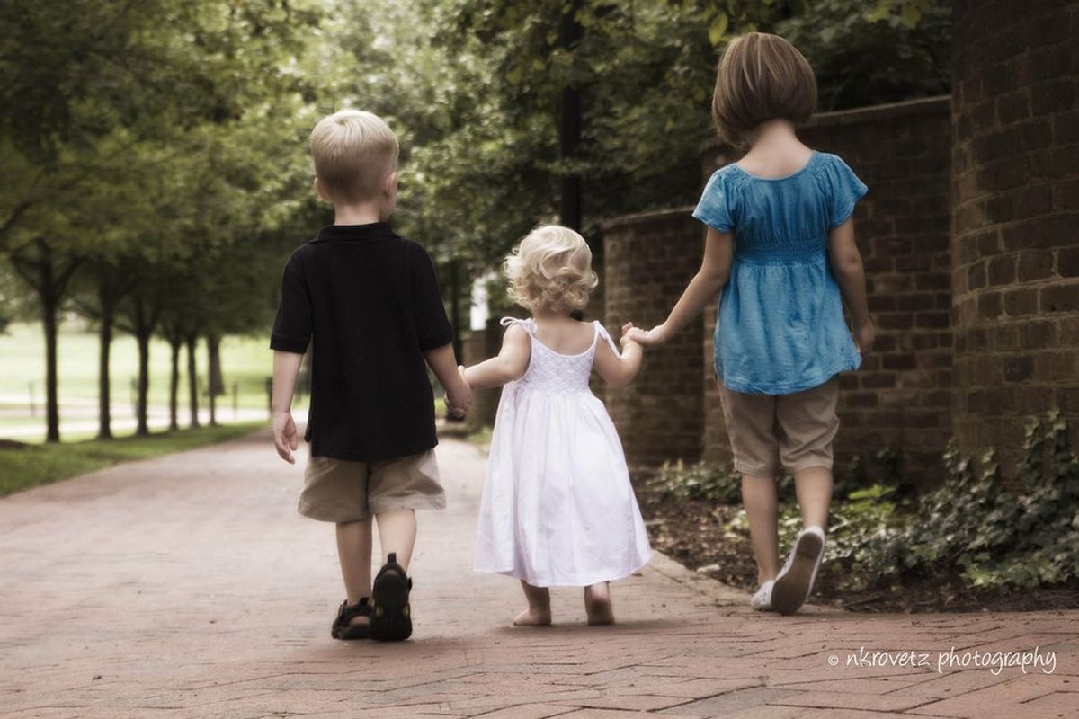 10 Reasons Why Having Older Siblings Is A Blessing