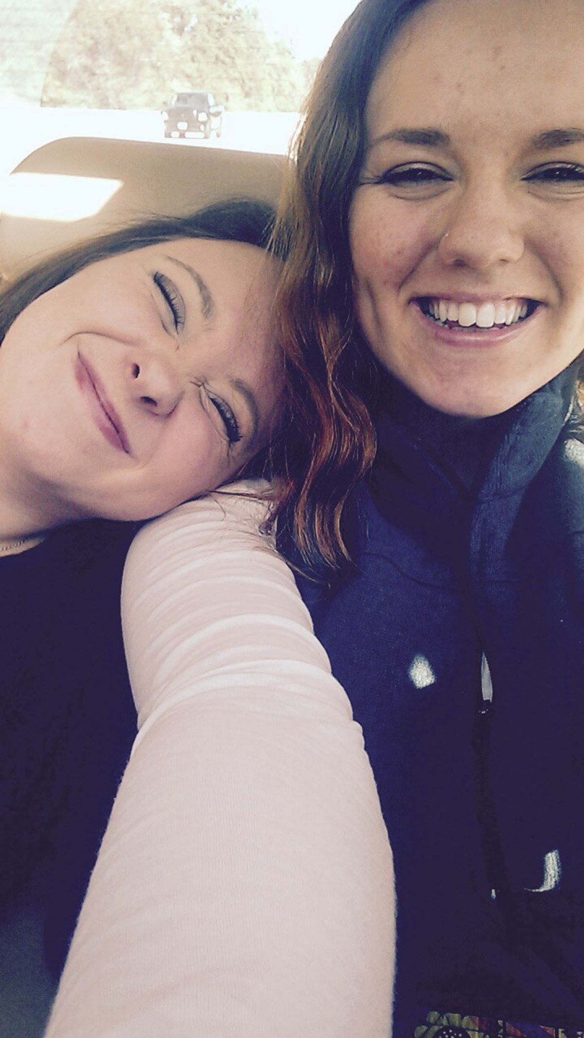 The 10 Stages Of Reuniting With Your Long Distance Best Friend