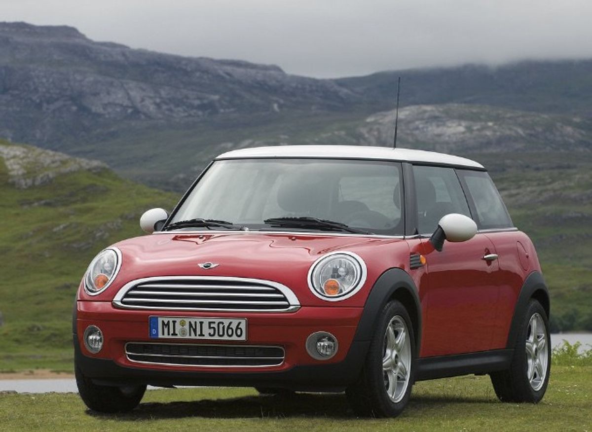 Why Mini Coopers Are The Best Cars On The Road
