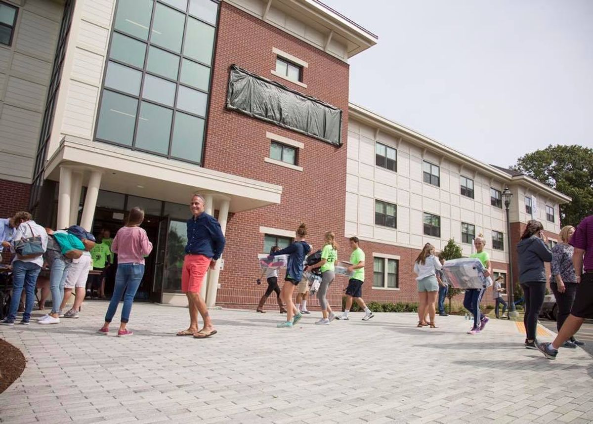 The 10 Phases Of Moving Into College