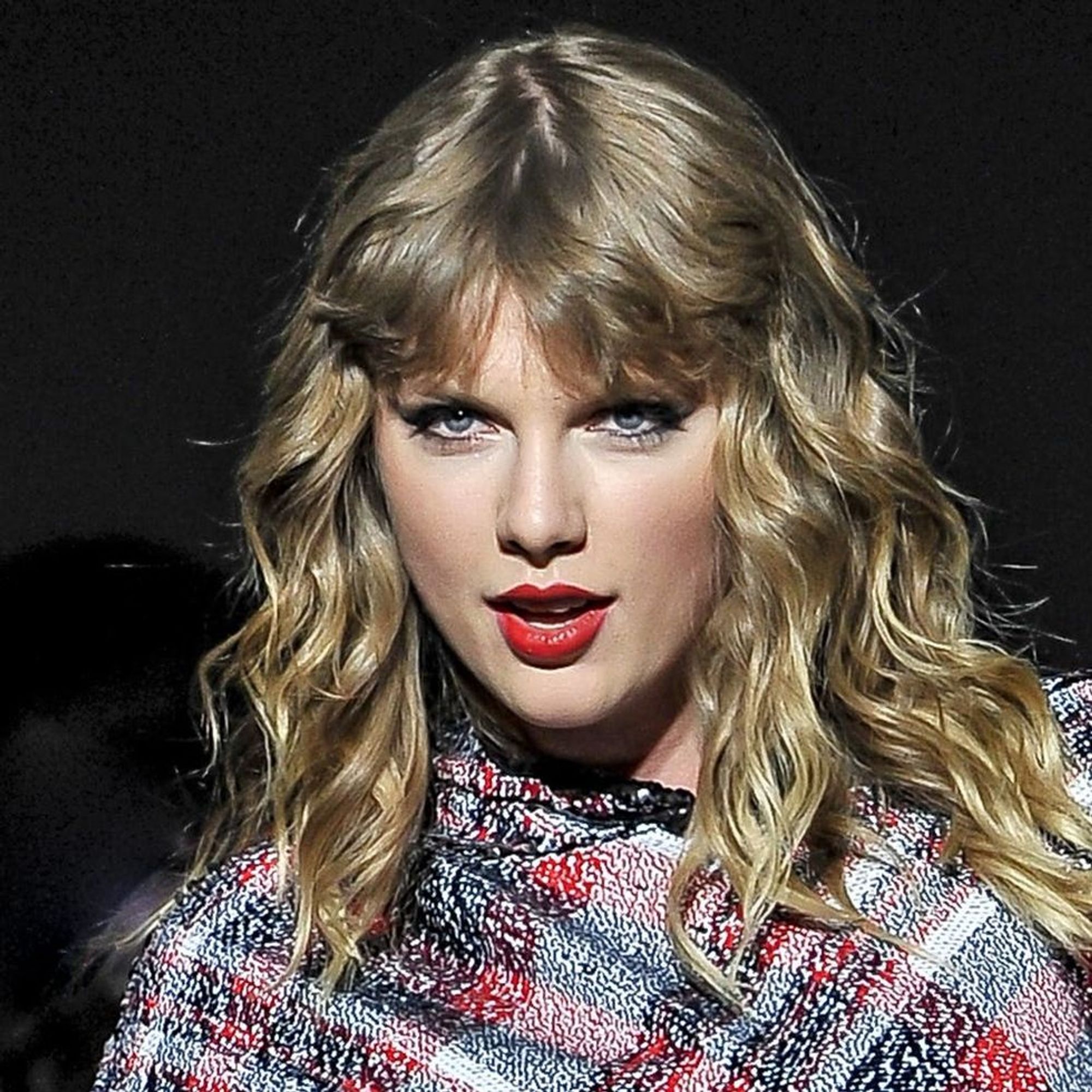 Taylor Swift Looks Like a Vampy Goth on the Cover of ‘British Vogue ...