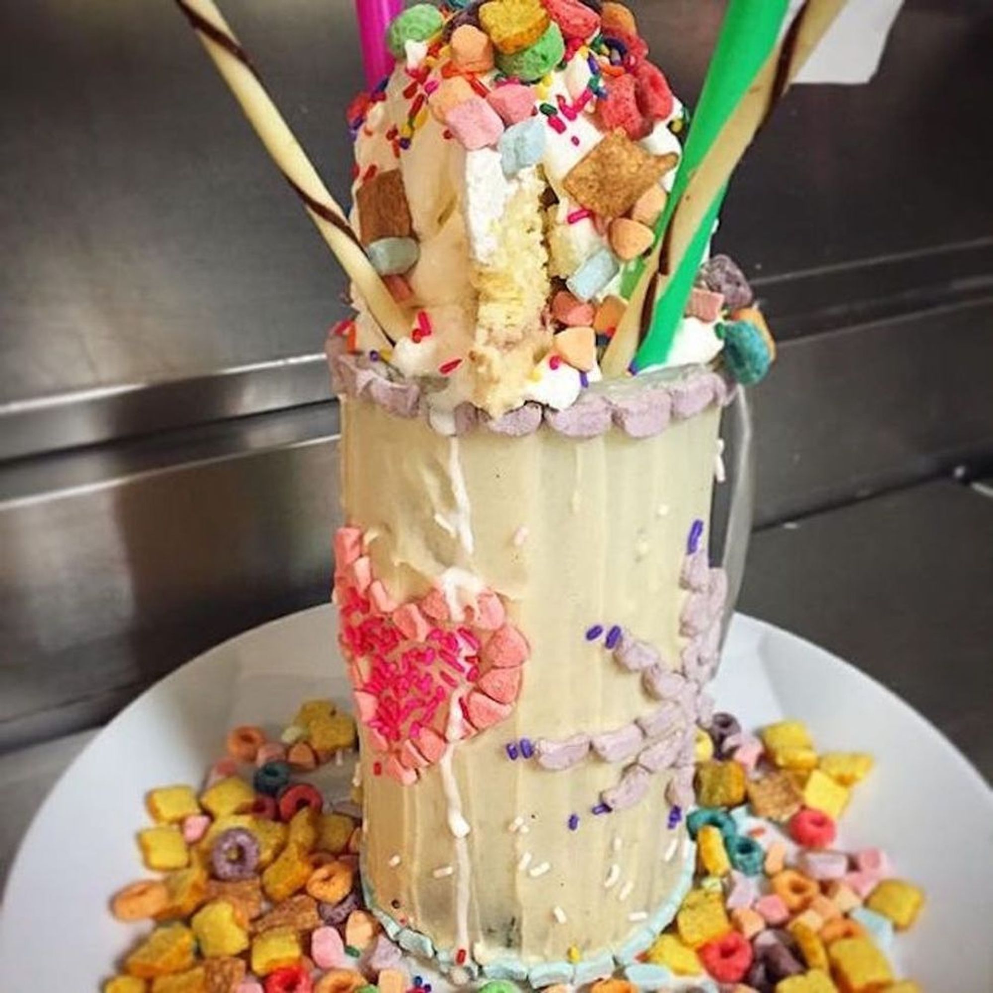 These 15 INSANE Freakshakes and Cocktails Will Blow Your Mind - Brit + Co