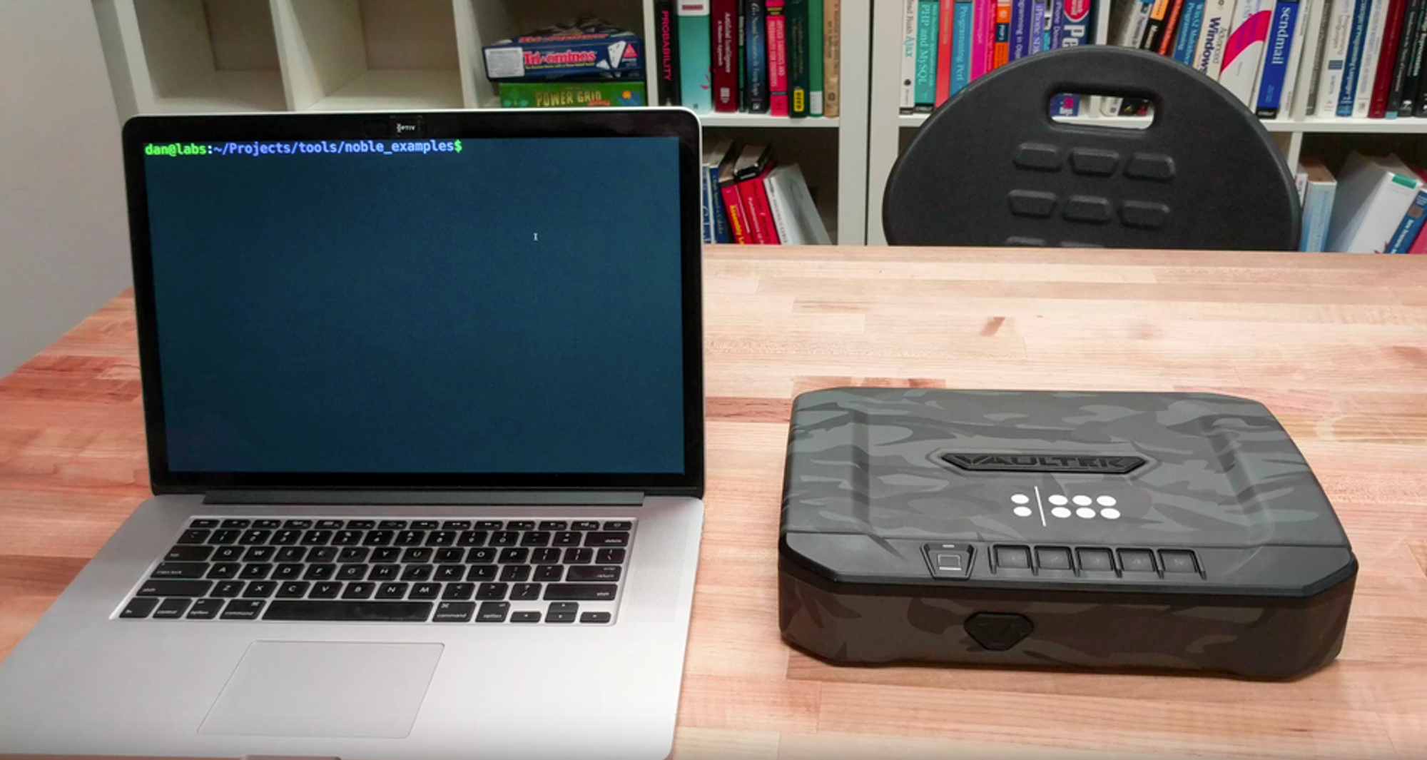 Vaultek VT20i Bluetooth smart gun safe hack demonstration - Gearbrain