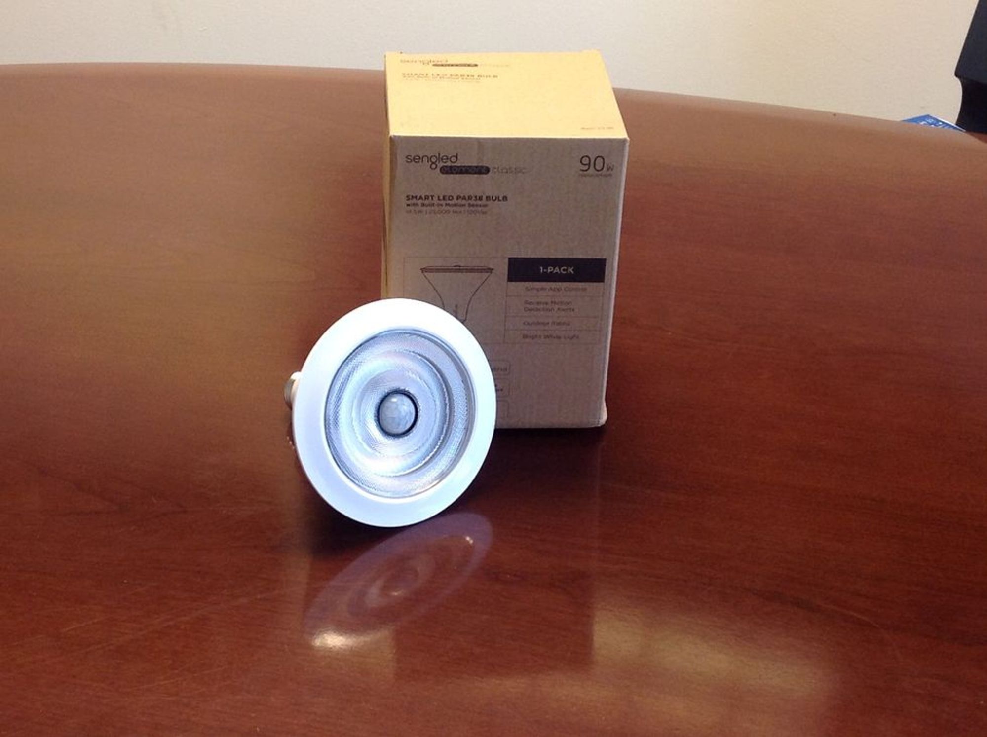 Sengled Smart LED w/ Motion Sensor PAR38 Outdoor Bulb Review - Gearbrain