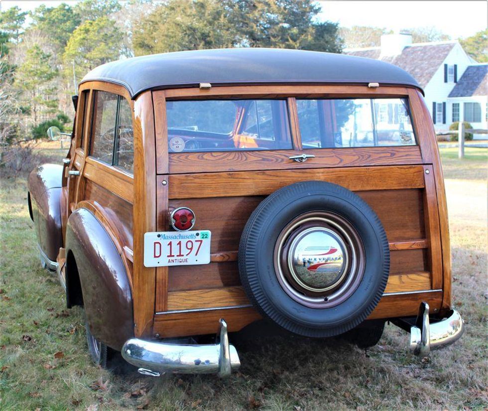 Resort transport? Surfer van? This 1947 Chevrolet Fleetmaster woodie is ...