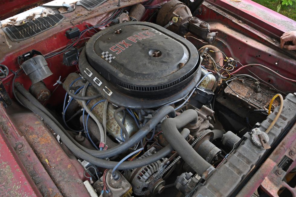 383 Six Pack? This Barn-Find 1970 Dodge Challenger R/T Has One! - Hemmings