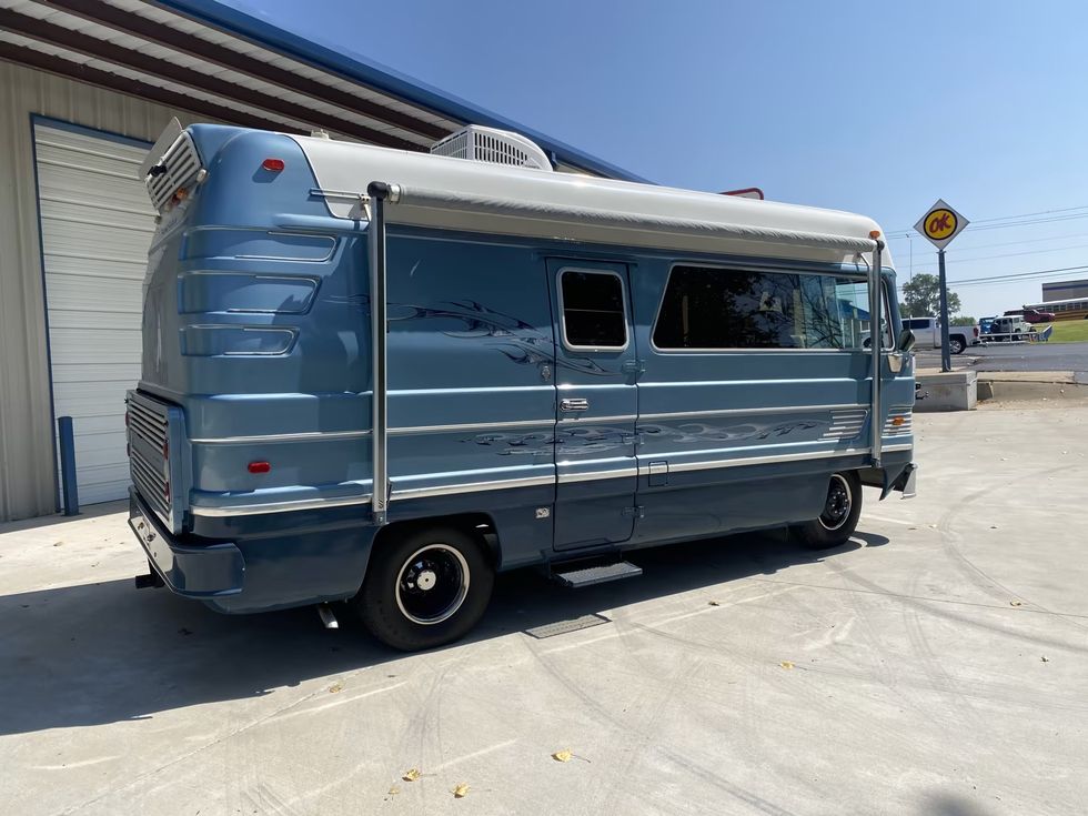 Mecum is Auctioning this Rare Retro 1-of-12 Dodge Starcraft Motorhome ...