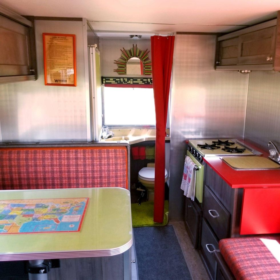 Retro quirky 1972 Winnebago Brave D18 has far more charm than modern ...